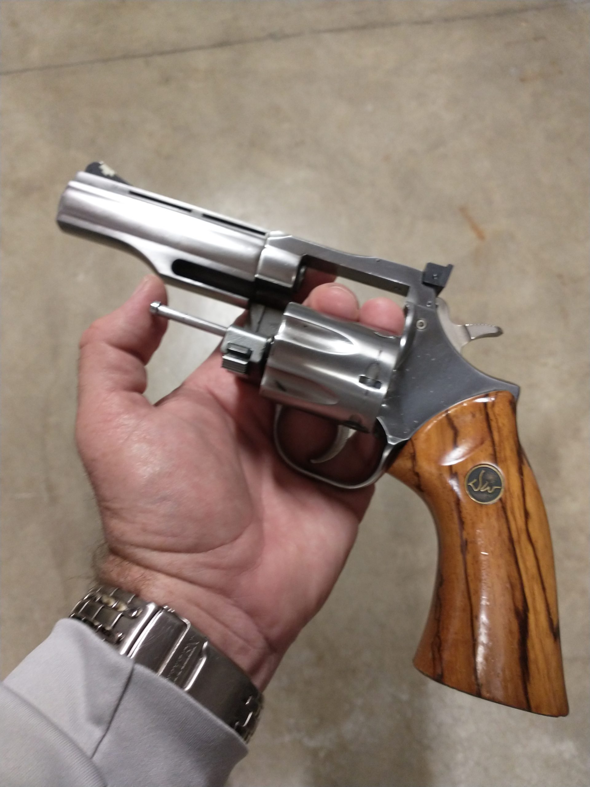 Revolver Combat Loading and Unloading – GunsSaveLife.com